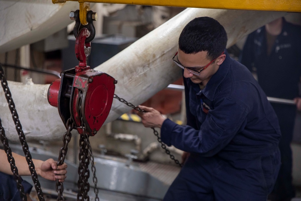 DVIDS - Images - Sailors conduct maintenance on an engine [Image 5 of 6]