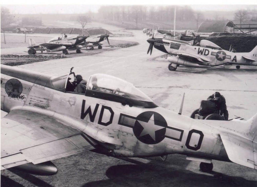DVIDS - News - 4th FW traces heritage to RAF Eagle Squadrons, 4 FG
