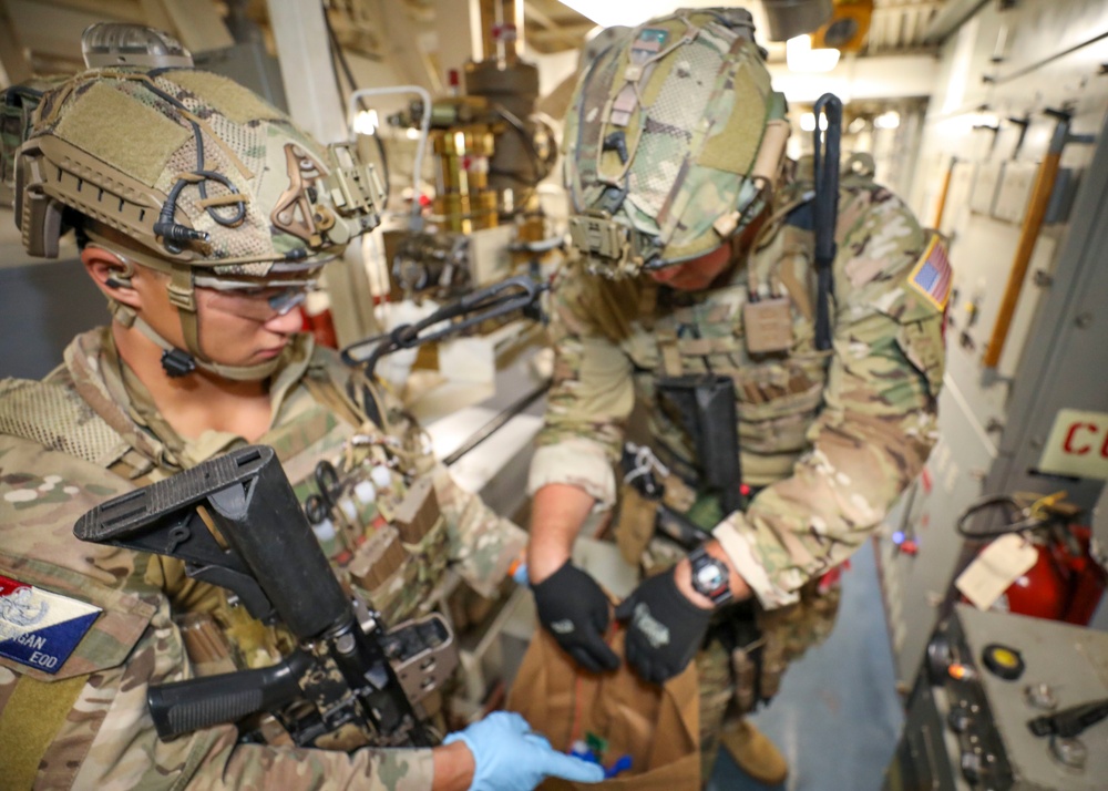 DVIDS - Images - HVBSS Exercise Aboard Benfold [Image 8 of 10]