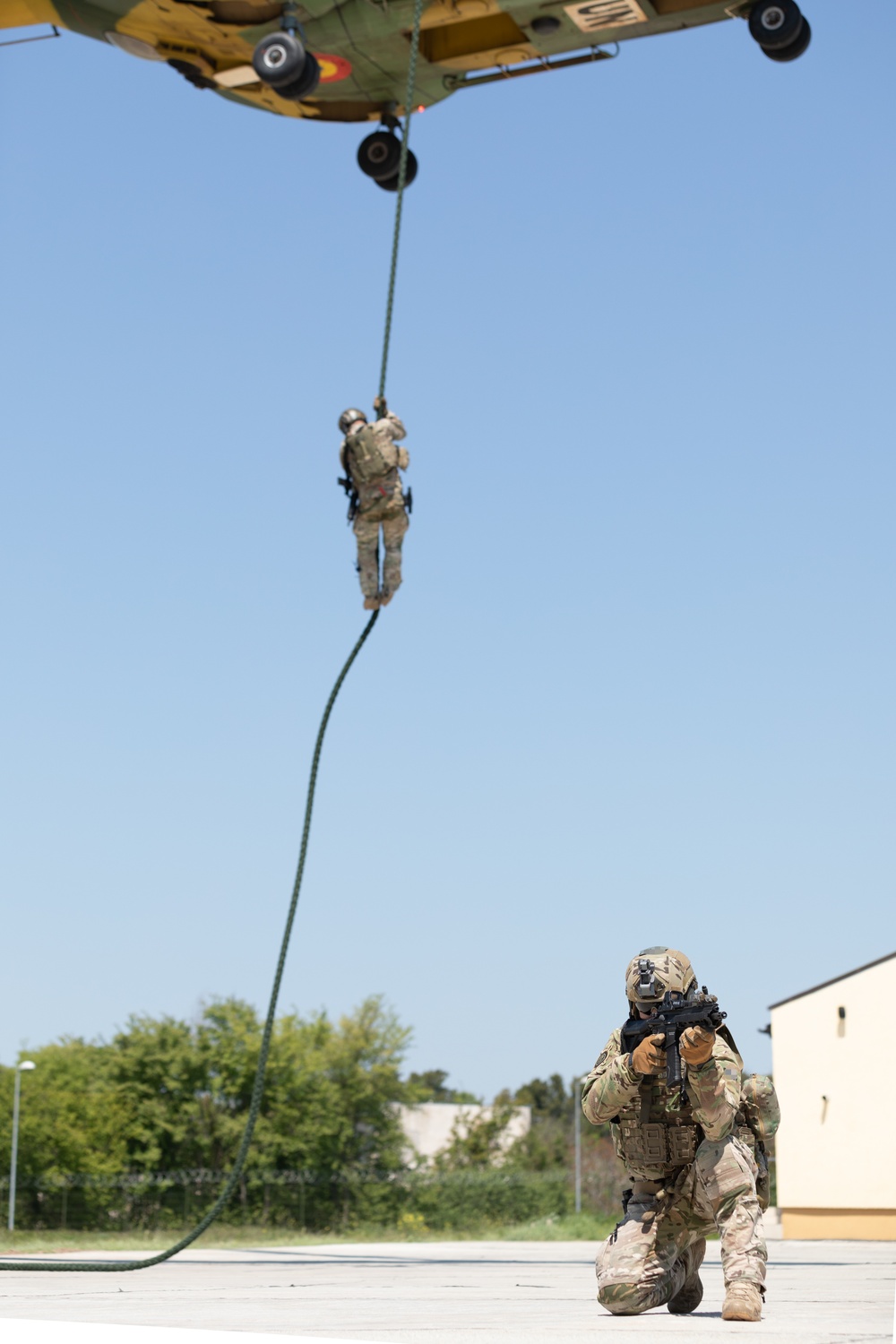 DVIDS - Images - U.S. SEALS and Romanian NAVSOF Take Flight During Fast ...