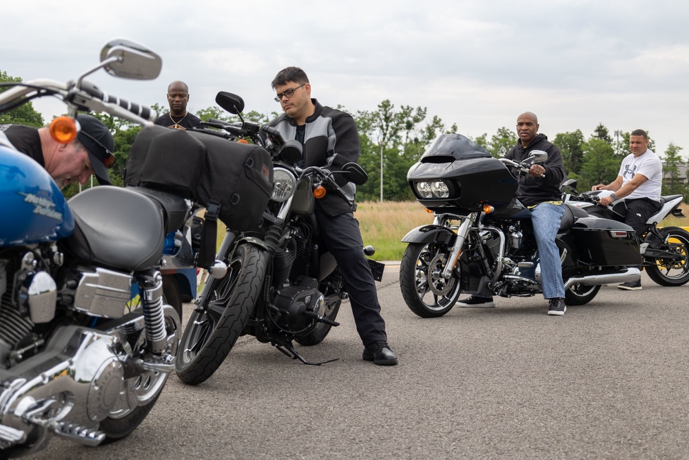 DVIDS - Images - 1st TSC Soldier's conduct basic motorcycle safety ...
