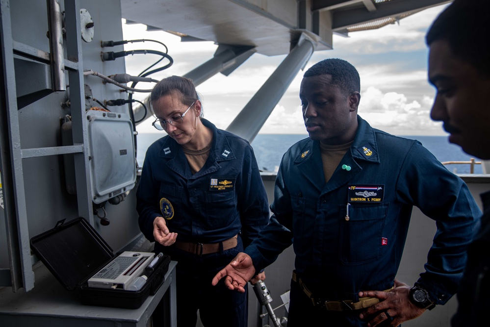 DVIDS - Images - USS Ronald Reagan (CVN 76) METOC Sailors conduct ...