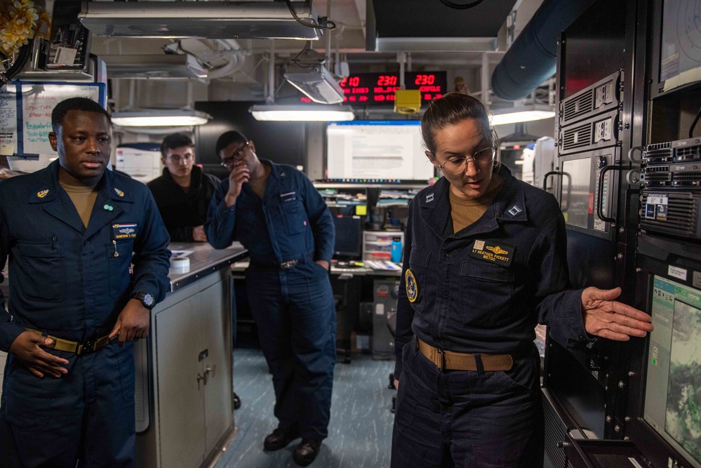 DVIDS - Images - USS Ronald Reagan (CVN 76) METOC Sailors conduct ...
