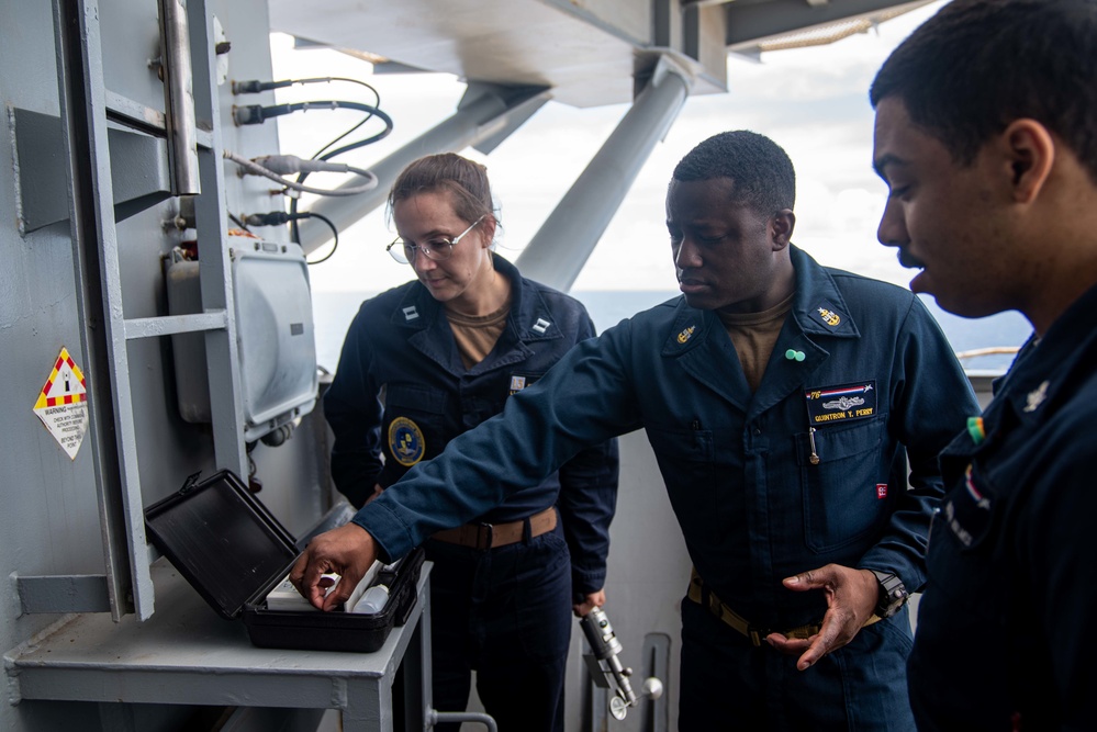 DVIDS - Images - USS Ronald Reagan (CVN 76) METOC Sailors conduct ...