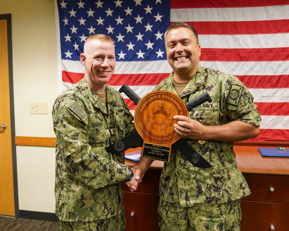 DVIDS - Images - Commander, Submarine Squadron 15 Awards [Image 2 of 3]