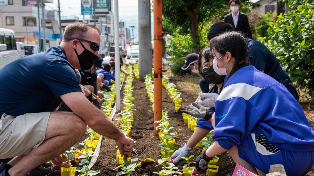 DVIDS - Images - Flower Planting community relations event [Image 3 of 7]