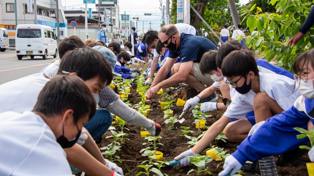 DVIDS - Images - Flower Planting community relations event [Image 6 of 7]