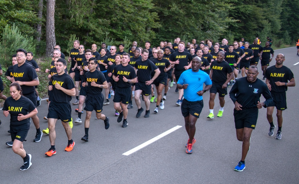 DVIDS - Images - 21st Special Troops Battalion Army Birthday Run [Image ...