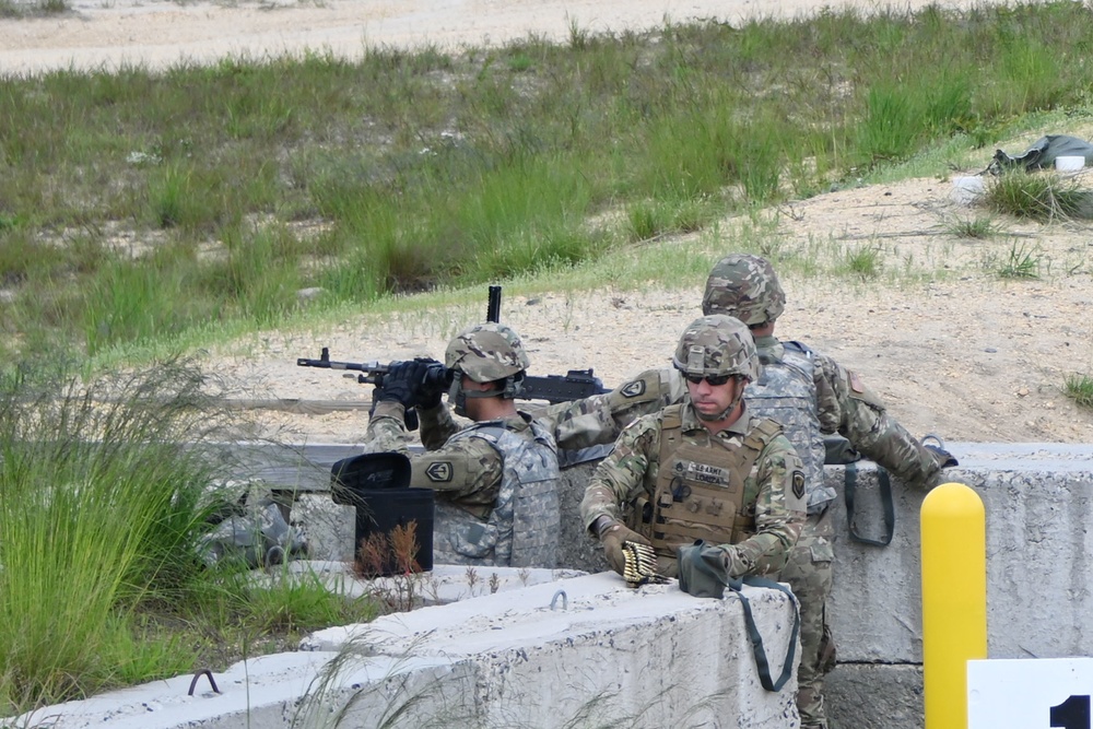 DVIDS - Images - Fort Dix – 508th MP CO CS - 240B MG Qualification - 8 ...