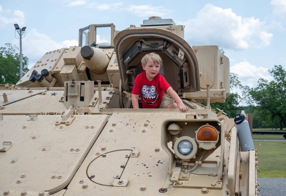 DVIDS - Images - Victory Week wraps with a ‘Golden Day’ [Image 2 of 8]