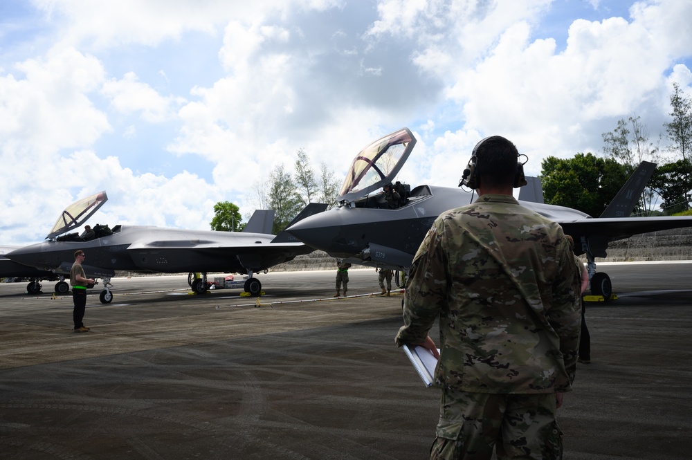 DVIDS - Images - Pre-flight operations during Valiant Shield 22 [Image ...