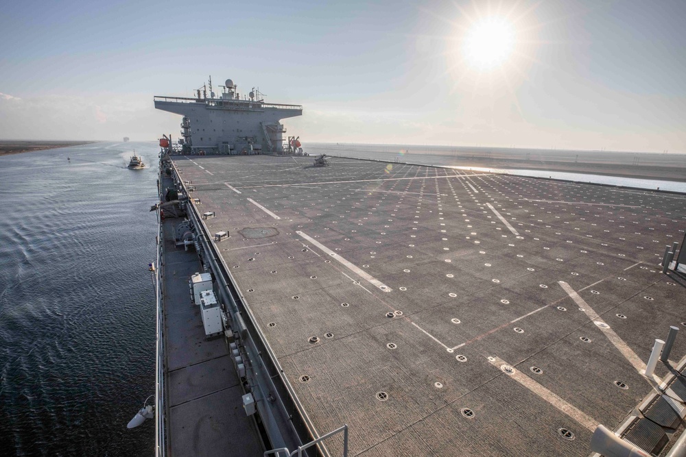 DVIDS - Images - USS Hershel "Woody" Williams (ESB 4) Transits the Suez ...