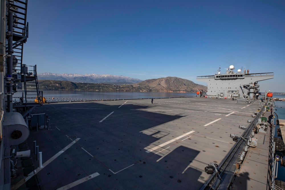 DVIDS - Images - USS Hershel "Woody" Williams (ESB 4) [Image 12 of 24]