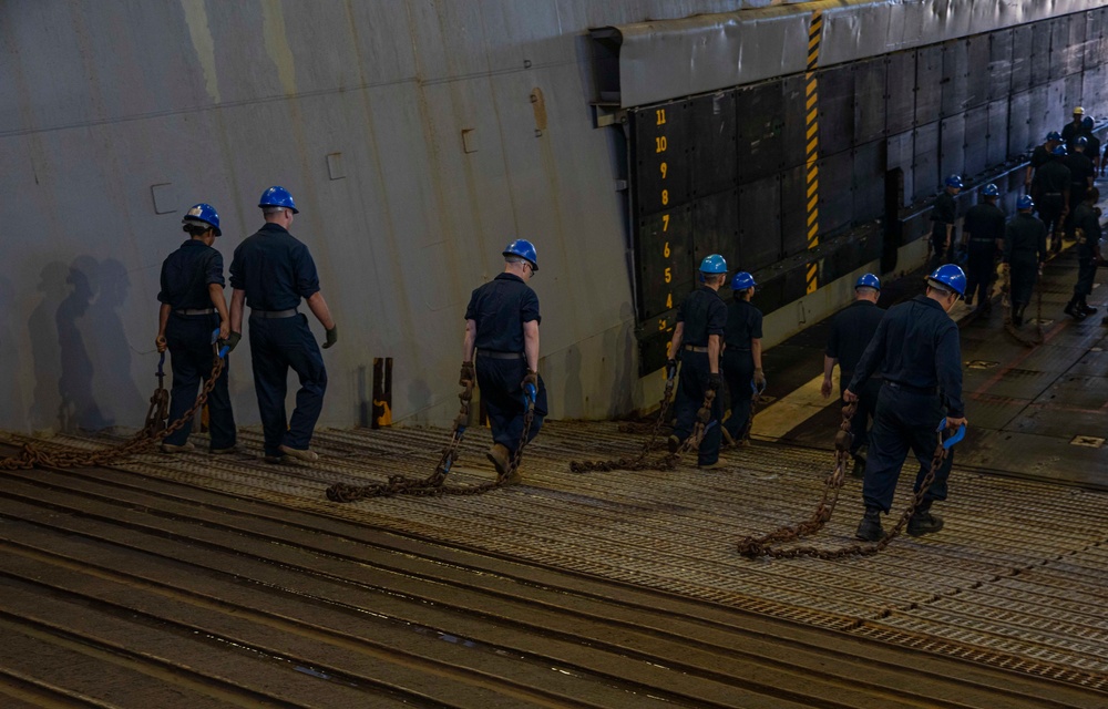 DVIDS - Images - USS Carter Hall and its LCU Operate in the Atlantic ...