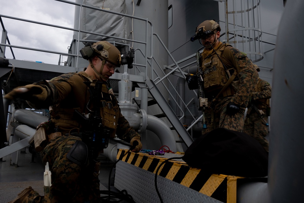 DVIDS - Images - VBSS Aboard the Miguel Keith [Image 25 of 35]