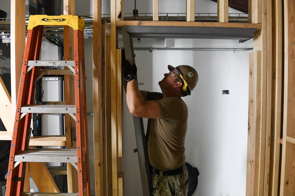 DVIDS - Images - NMCB-14 visits NASKW for in-rate training. [Image 2 of 23]