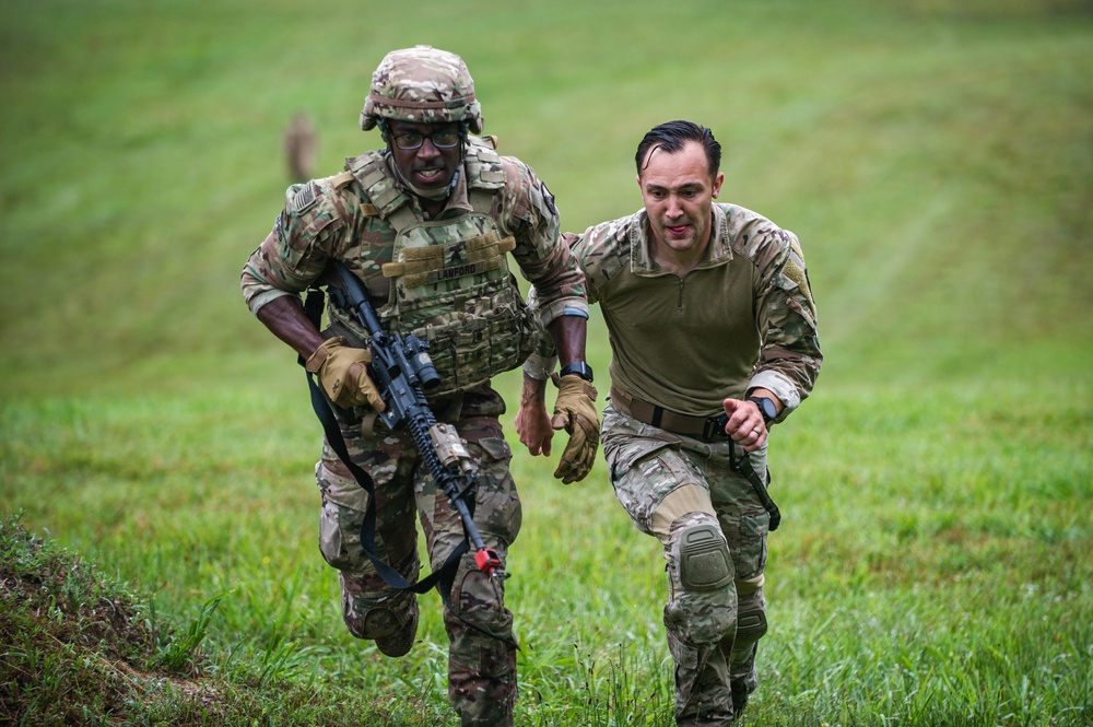 DVIDS - Images - COMCAM Field Training Exercise [Image 7 of 16]