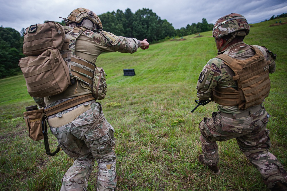 DVIDS - Images - COMCAM Field Training Exercise [Image 13 of 16]