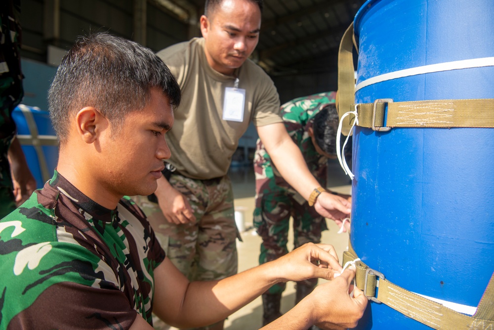 DVIDS - Images - Cope West 2022 members prepare CDS pallets [Image 4 of 5]