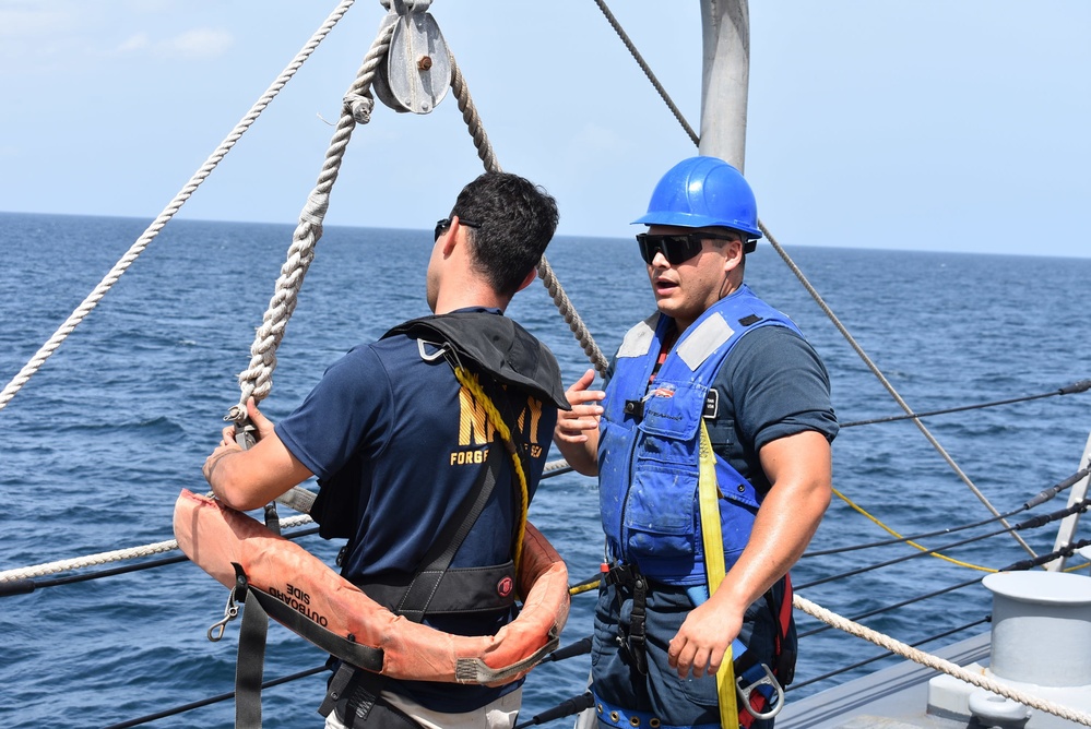 DVIDS - Images - USS Billings Conducts MOB Drill [Image 2 of 3]