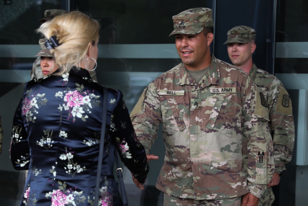 DVIDS - Images - Secretary of the Army visits 1st Infantry Division ...