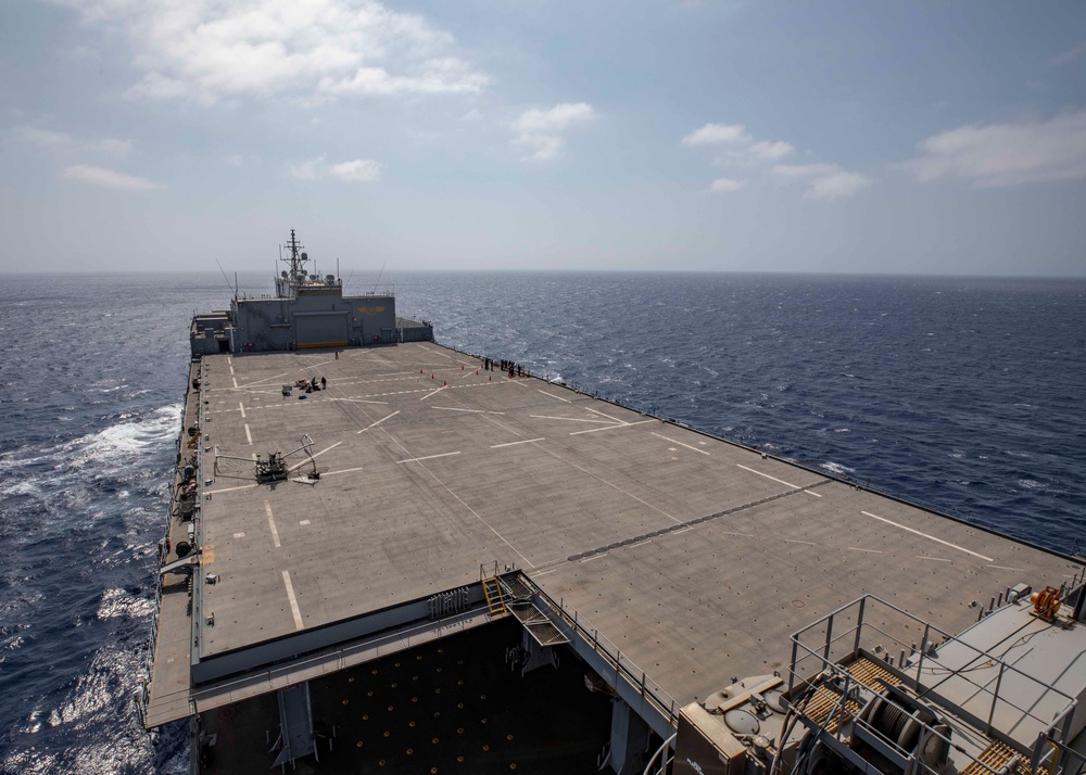 DVIDS - Images - USS Hershel "Woody" Williams (ESB 4) Conducts a Small ...