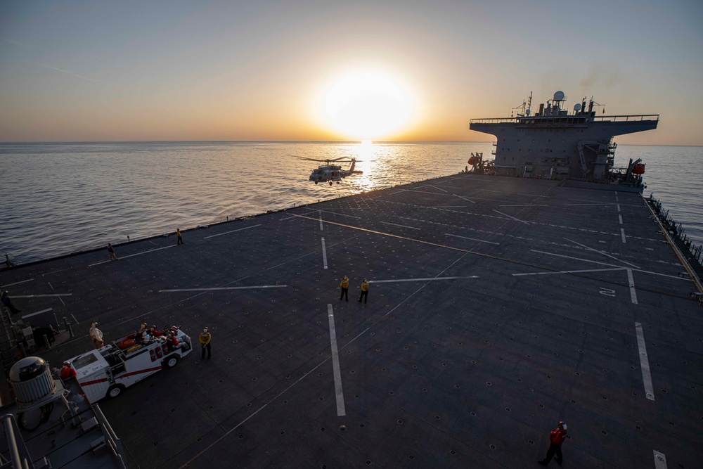 DVIDS - Images - USS Hershel "Woody" Williams (ESB 4) Conducts Flight ...