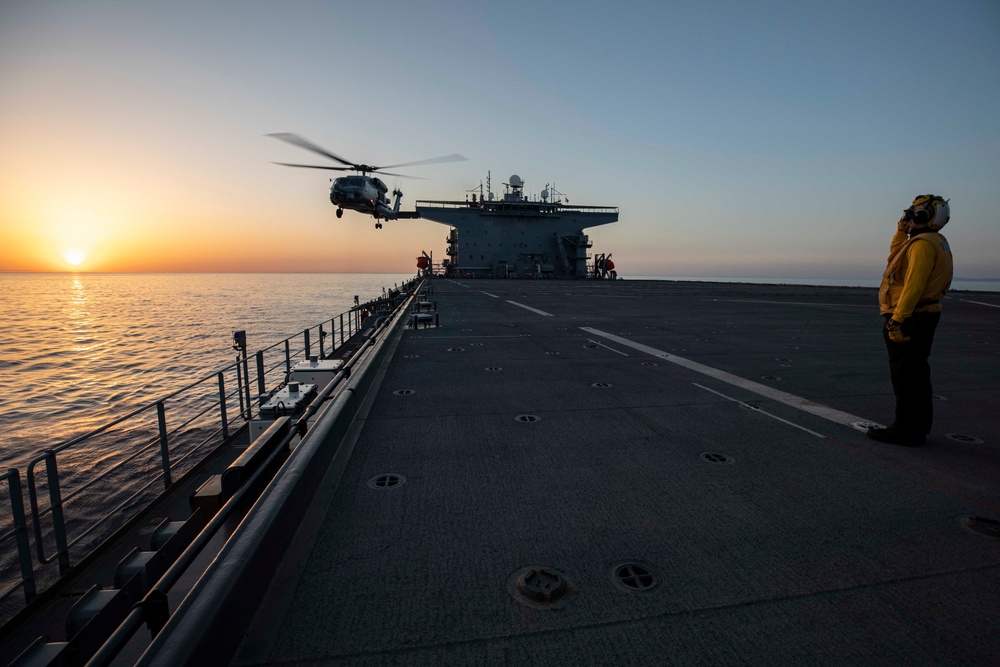 DVIDS - Images - USS Hershel "Woody" Williams (ESB 4) Conducts Flight ...