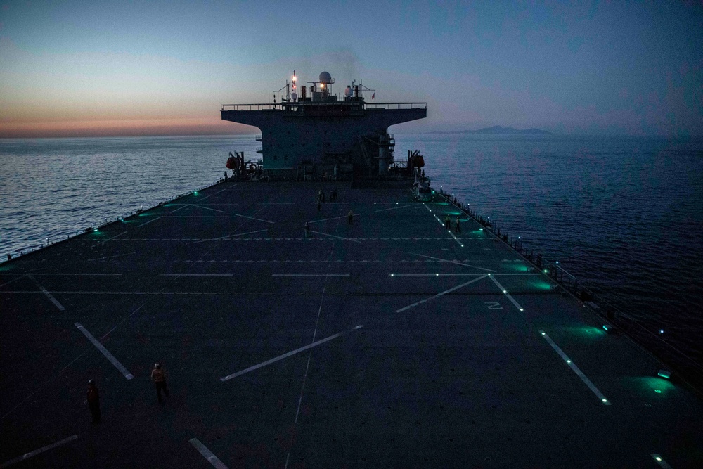 DVIDS - Images - USS Hershel "Woody" Williams (ESB 4) Conducts Flight ...