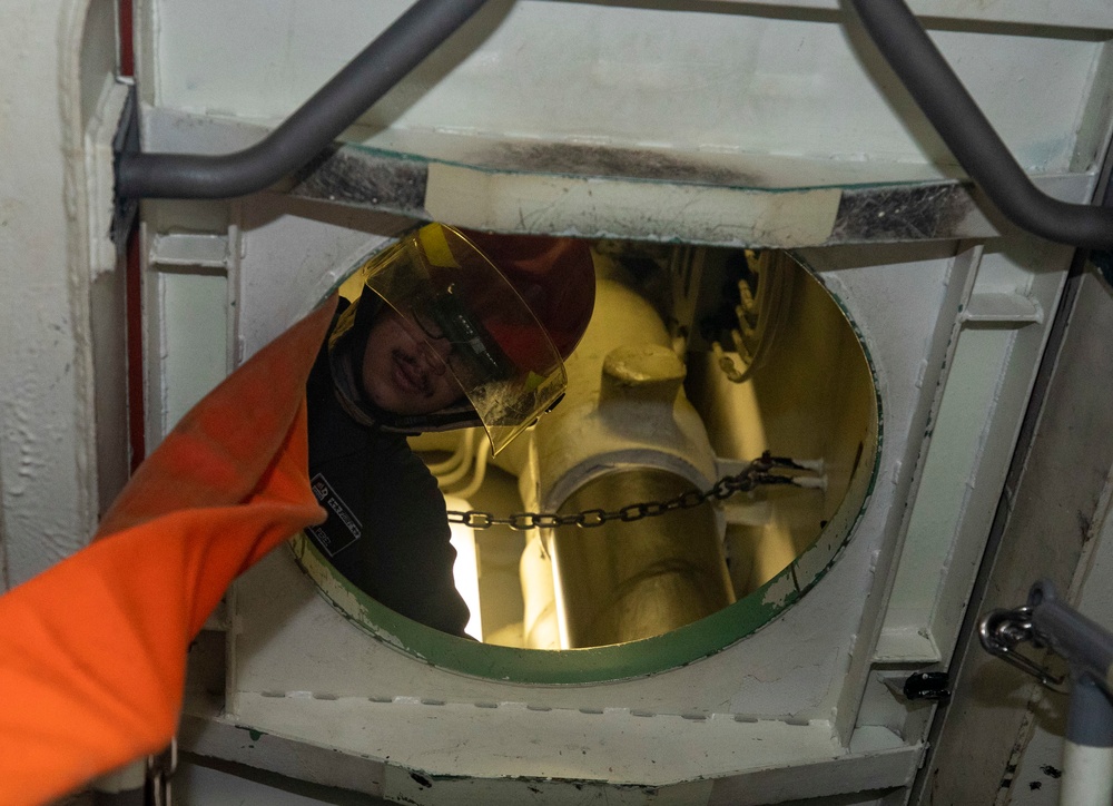 DVIDS - Images - Sailors Conduct Damage Control Drill Aboard USS Dewey ...