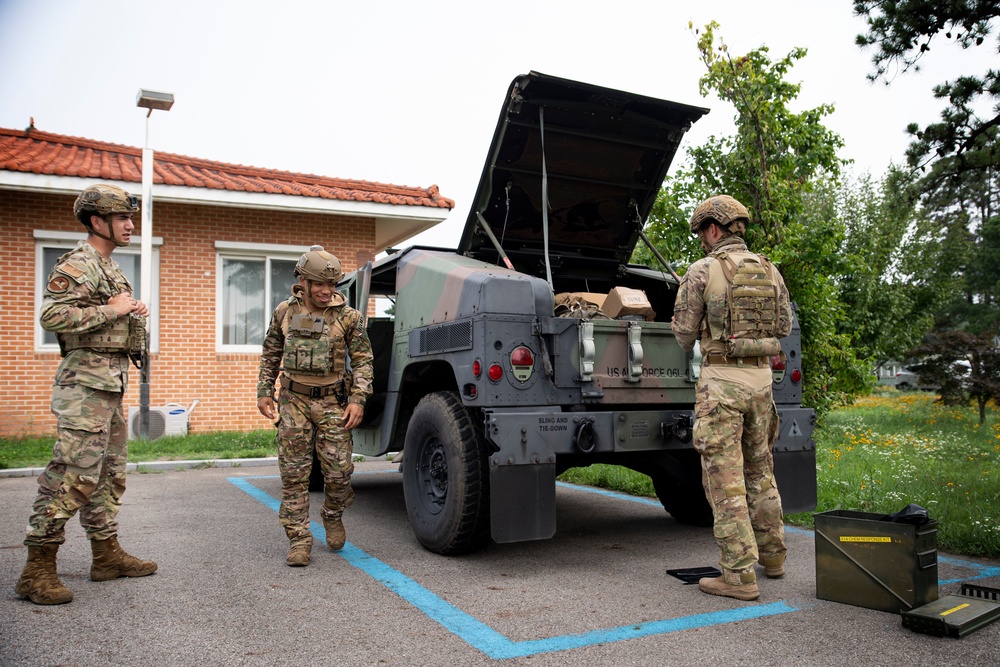 DVIDS - Images - Misawa EOD members conduct bilateral training with ...
