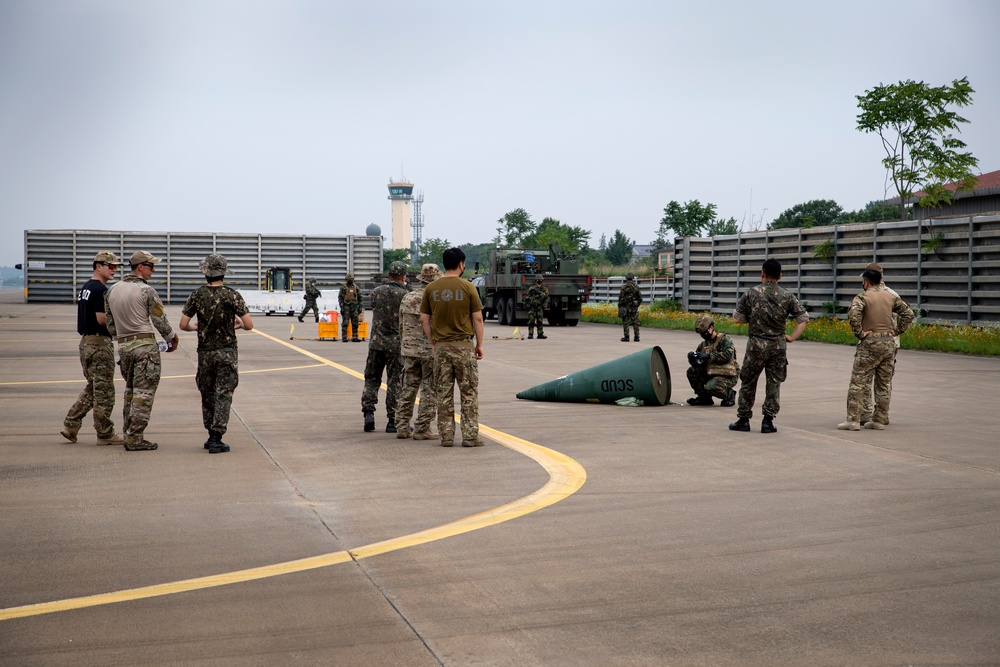 DVIDS - Images - Misawa EOD members conduct bilateral training with ...