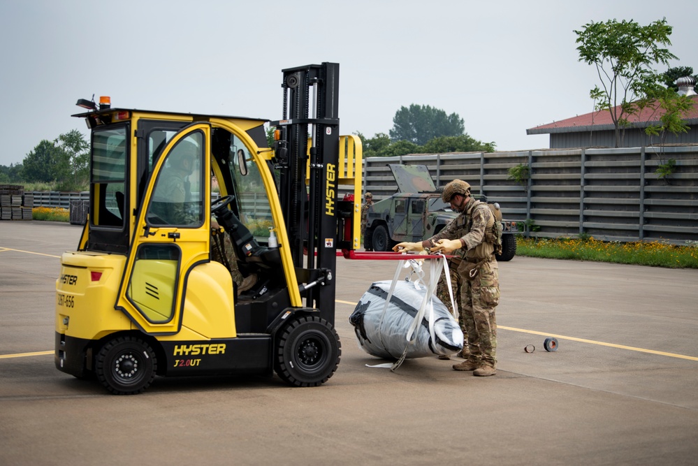 DVIDS - Images - Misawa EOD members conduct bilateral training with ...