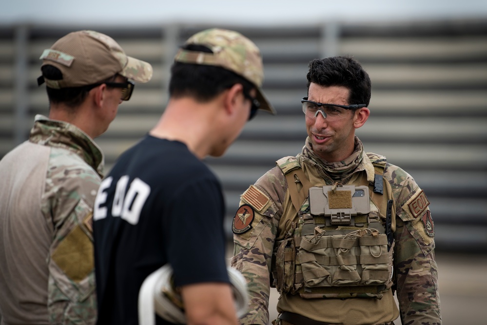 DVIDS - Images - Misawa EOD members conduct bilateral training with ...