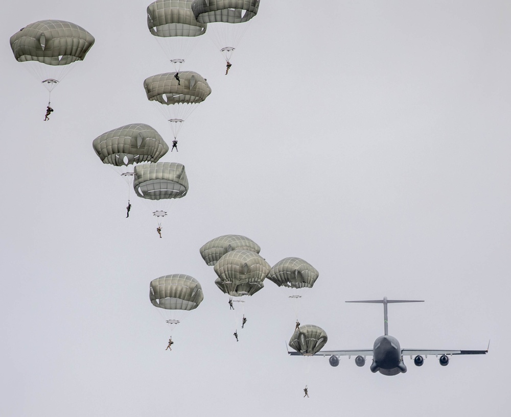 DVIDS - Images - Joint U.S. Army and Royal Thai Army Airborne Operation