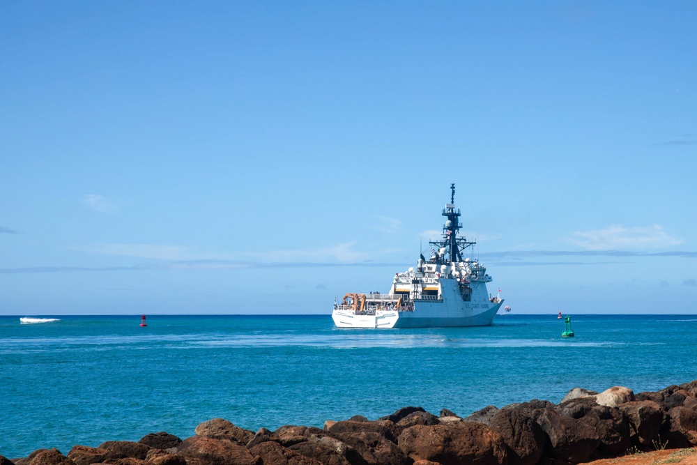 DVIDS - Images - USCGC Midgett departs Sand Island [Image 1 of 2]