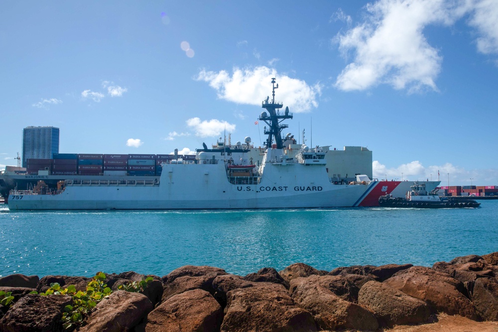 DVIDS - Images - USCGC Midgett departing Sand Island [Image 2 of 2]