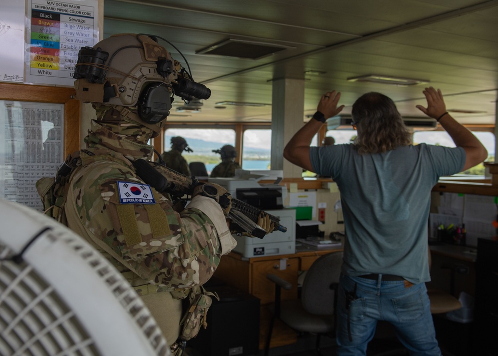 DVIDS - Images - RIMPAC 2022: Multinational SOF simulate VBSS aboard MV ...