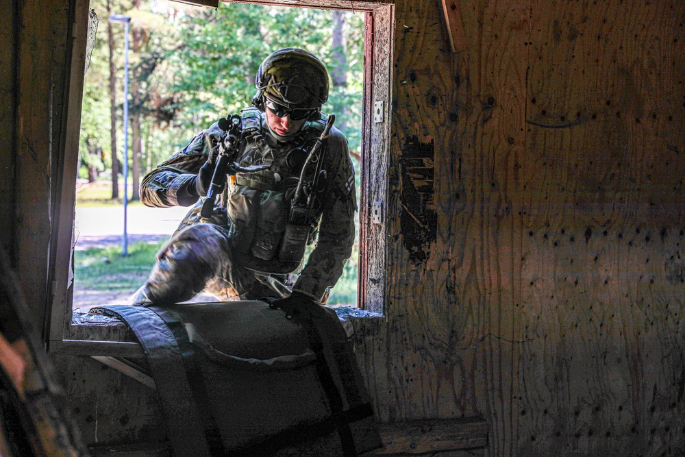 DVIDS - Images - Breach training during CODEL visit in Finland [Image 6 ...