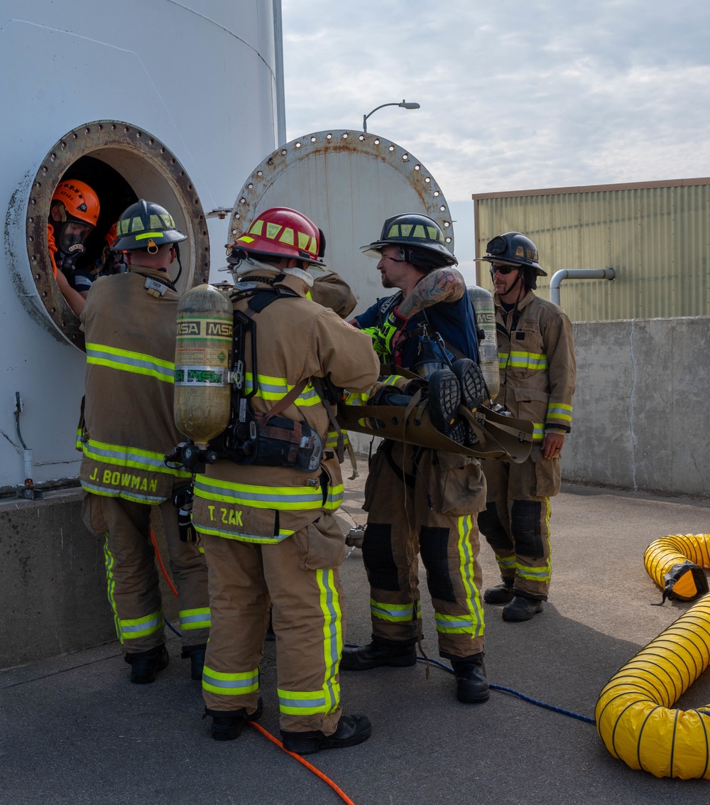 DVIDS - Images - The 914th Fire Emergency Services conducts joint ...