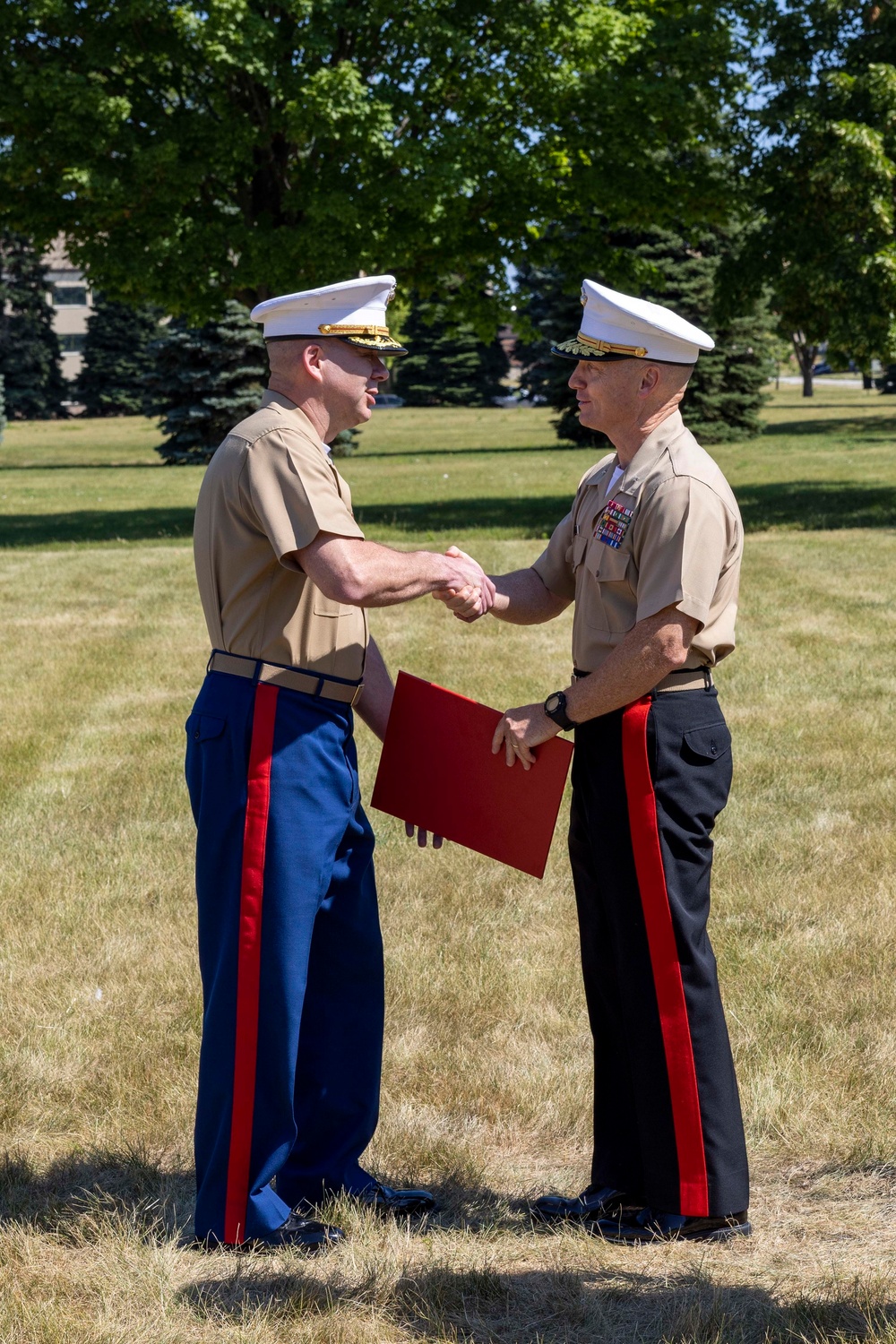 DVIDS - Images - 9 MCD Change of Command & Retirement [Image 14 of 24]