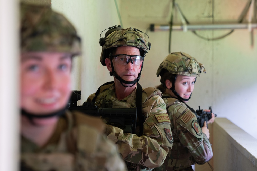 DVIDS - Images - 315th AW commander trains with 4th CTCS [Image 5 of 6]