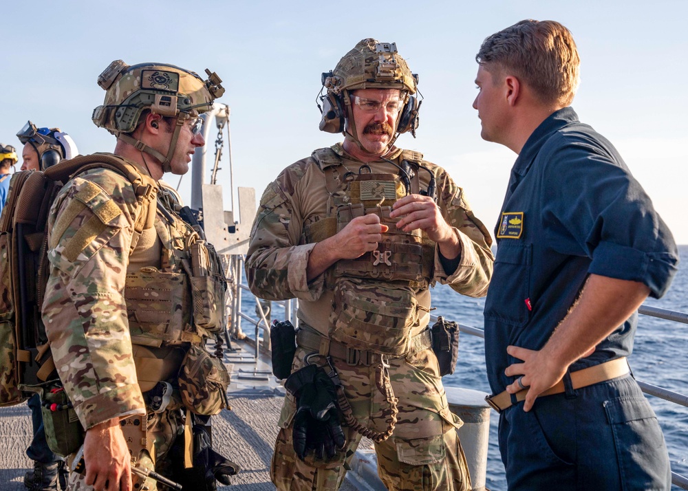 DVIDS - Images - USS Leyte Gulf (CG 55) operations. [Image 4 of 7]