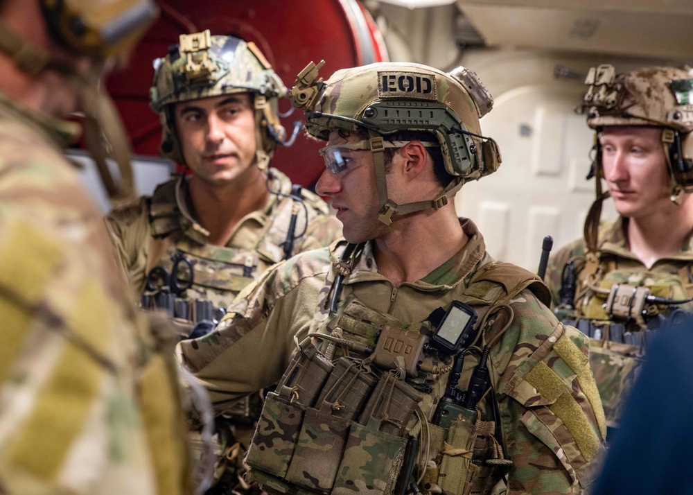 DVIDS - Images - USS Leyte Gulf (CG 55) operations. [Image 7 of 7]