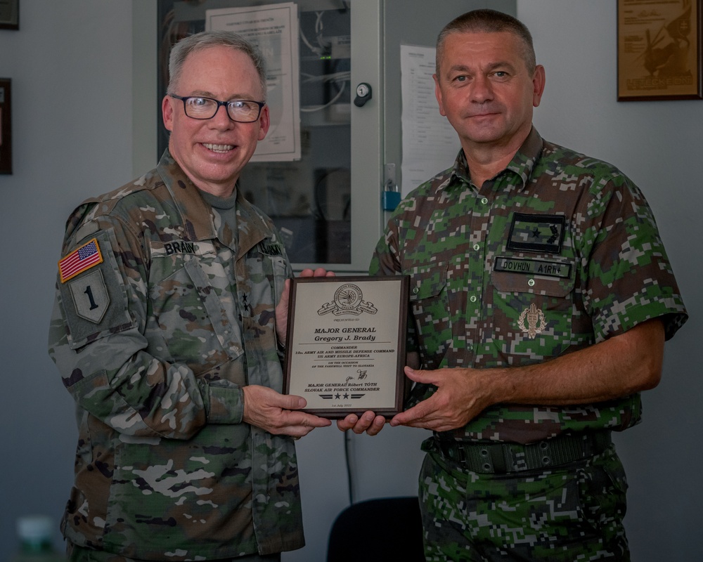 DVIDS - Images - 10TH AAMDC commanding general meets Slovakian Allies ...