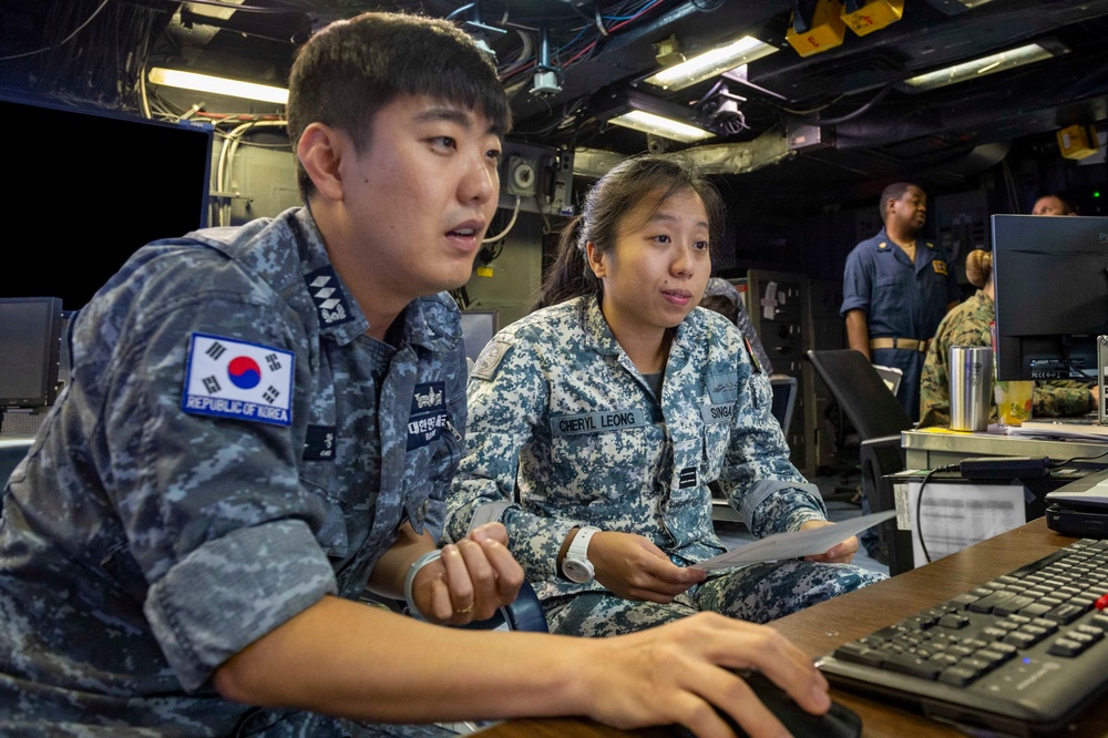 DVIDS - Images - ROS, ROK Aboard USS Essex During RIMPAC 2022 [Image 1 ...
