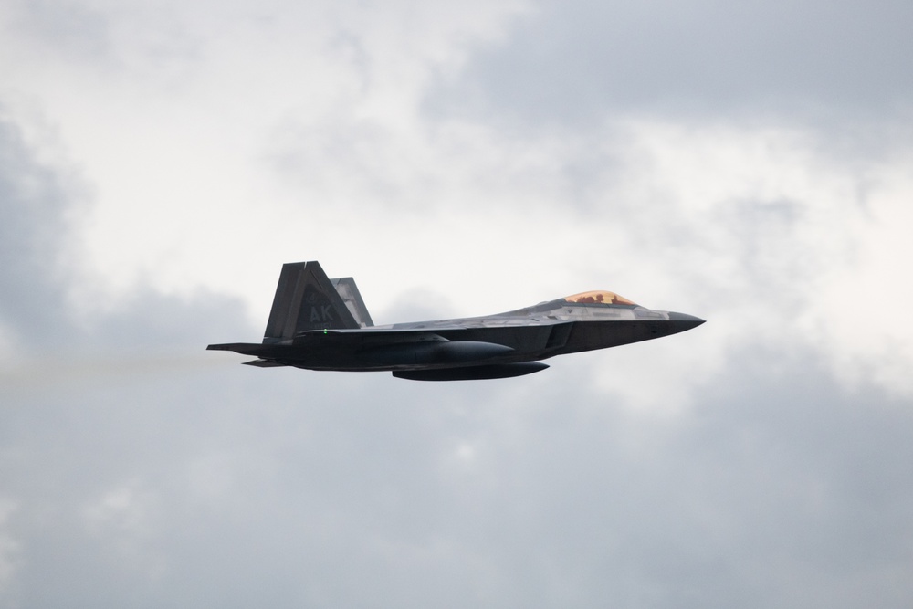 DVIDS - Images - F-22 Raptors blast through skies over JBER [Image 2 of 14]