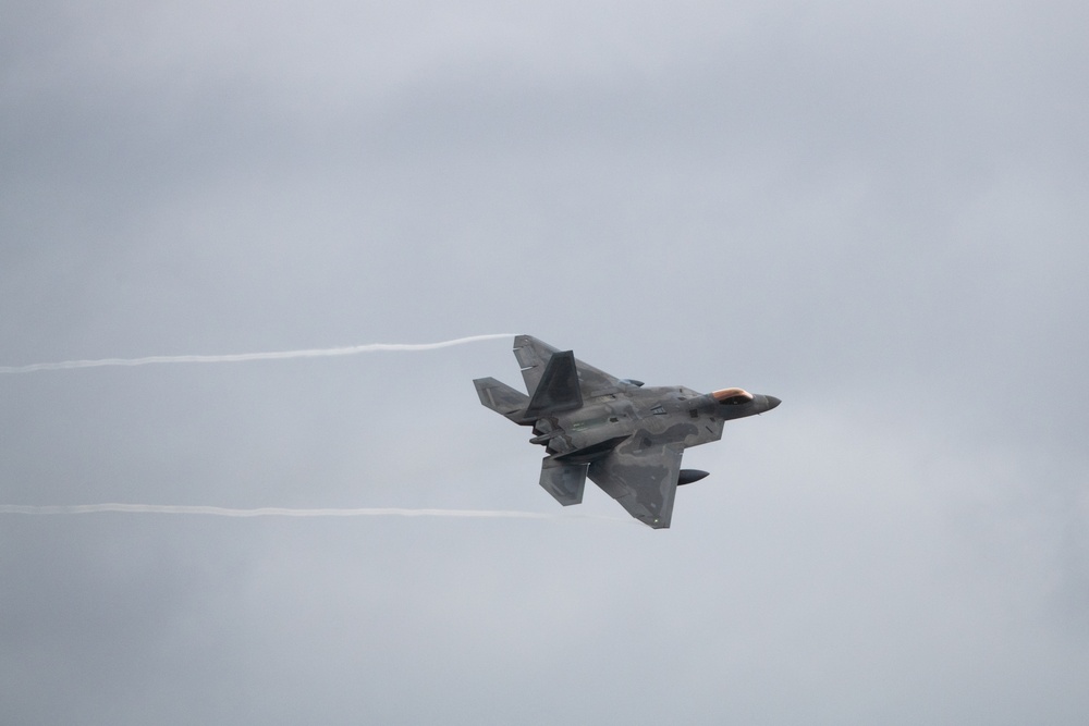 DVIDS - Images - F-22 Raptors blast through skies over JBER [Image 3 of 14]