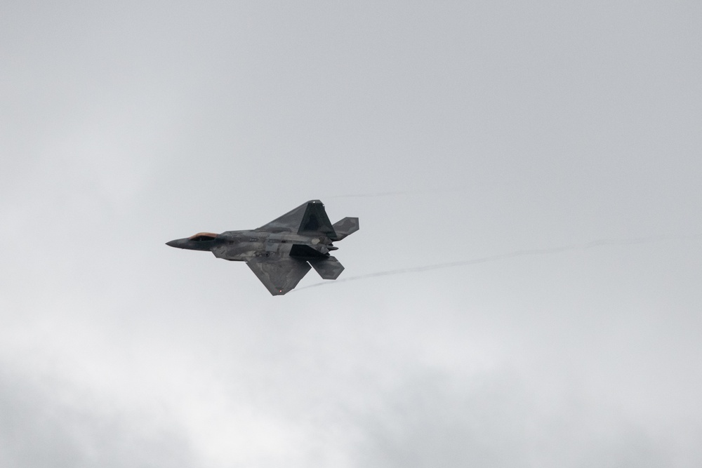 DVIDS - Images - F-22 Raptors blast through skies over JBER [Image 5 of 14]