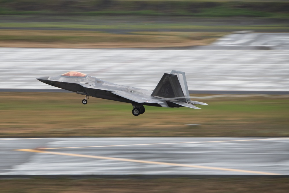 DVIDS - Images - F-22 Raptors blast through skies over JBER [Image 8 of 14]